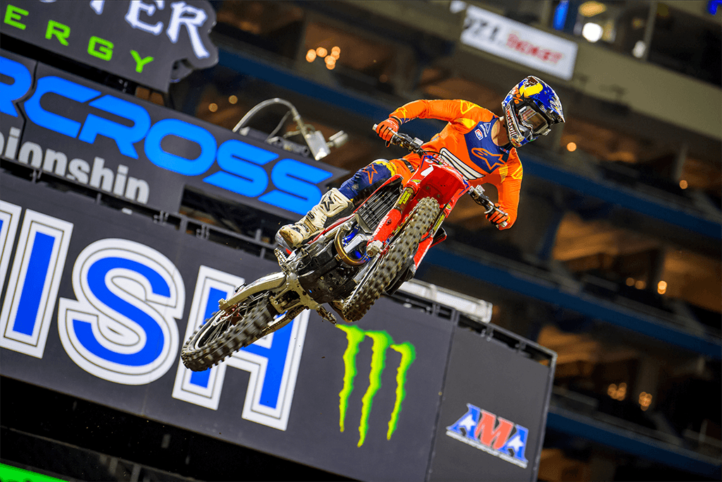 Jett Lawrence de haut vol plane à la victoire dominante de 250SX East